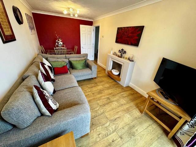 2 bedroom flat to rent