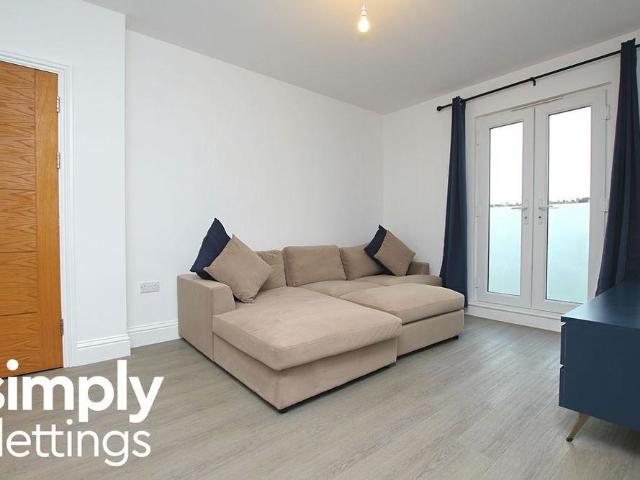 2 bedroom flat to rent