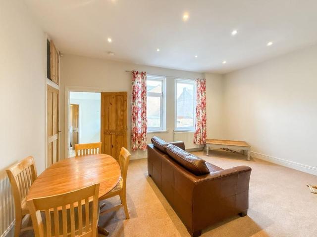 2 bedroom flat to rent
