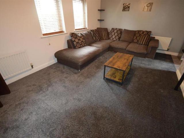 2 bedroom flat to rent