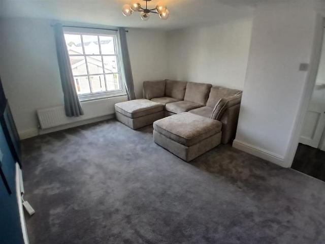 2 bedroom flat to rent
