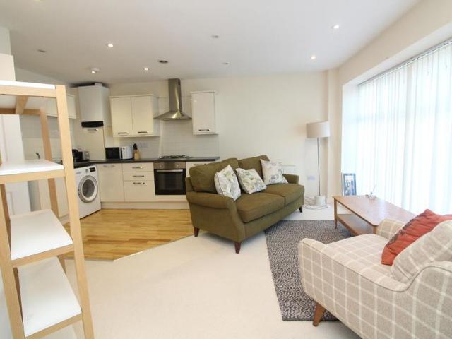2 bedroom flat to rent