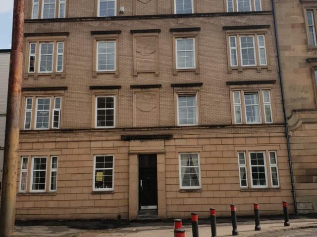 2 Bedroom flat west end walking distance to uni