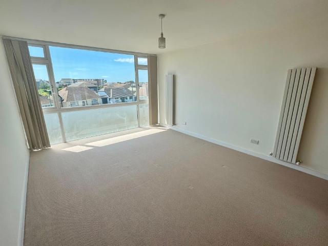 2 bedroom flat with direct sea views to let in Shoreham by Sea