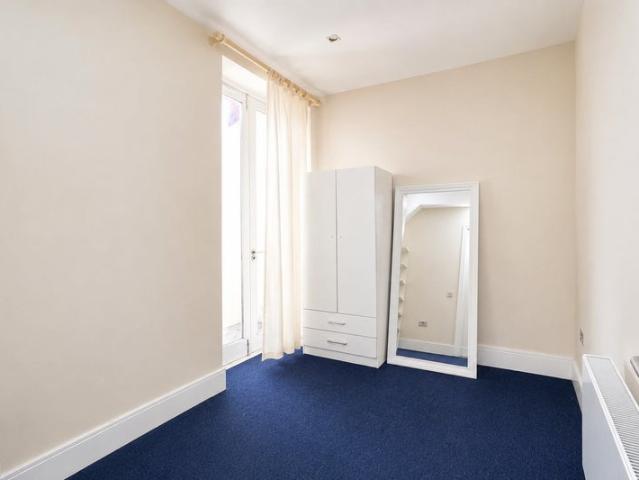 2 Bedroom Flat with Private Garden Clapham, SW4