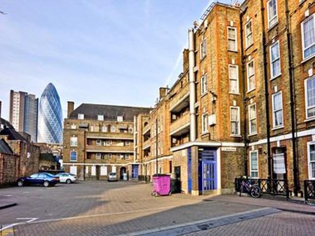 2 bedroom flat with separate lounge