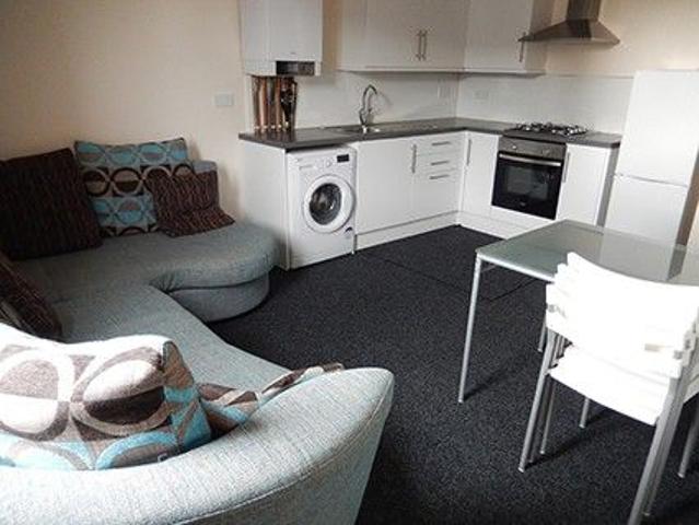 2 Bedroom Flat Alexandra Road
