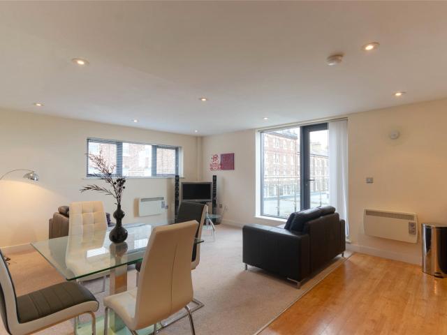 2 Bedroom Flat / Apartment