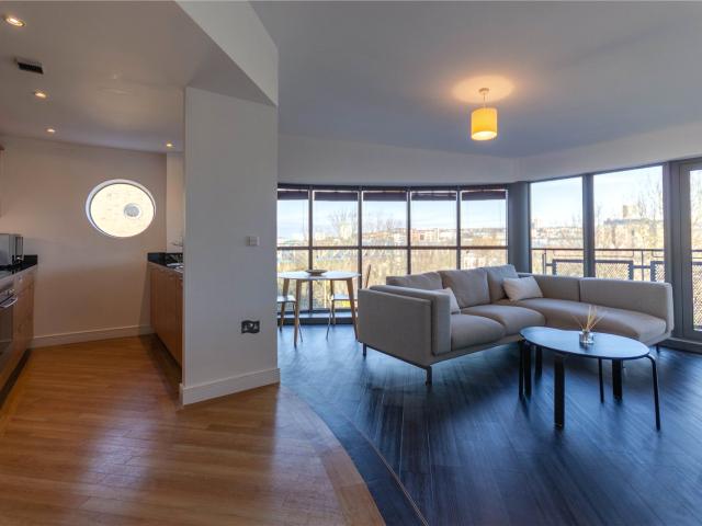 2 Bedroom Flat / Apartment