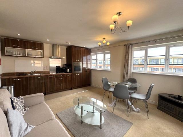2 BEDROOM Flat / Apartment