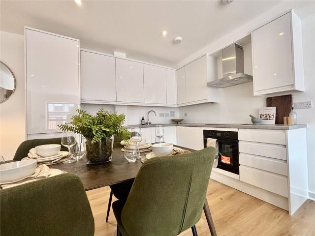2 BEDROOM Flat / Apartment