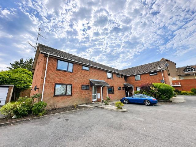 2 BEDROOM Flat / Apartment
