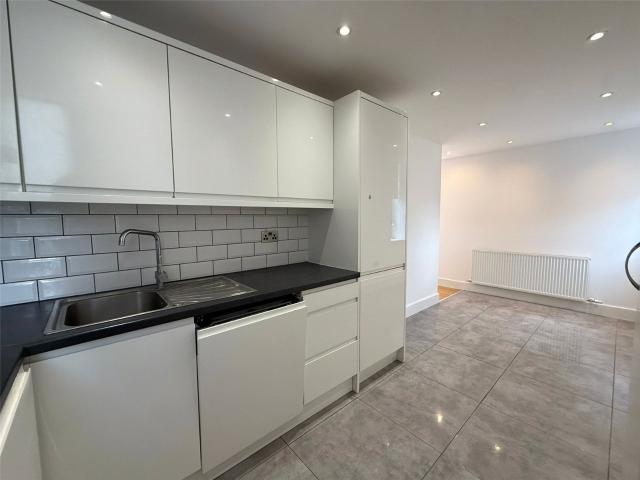 2 BEDROOM Flat / Apartment