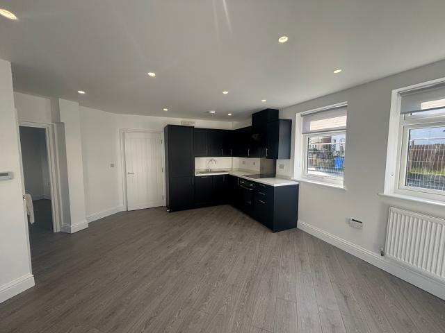 2 BEDROOM Flat / Apartment