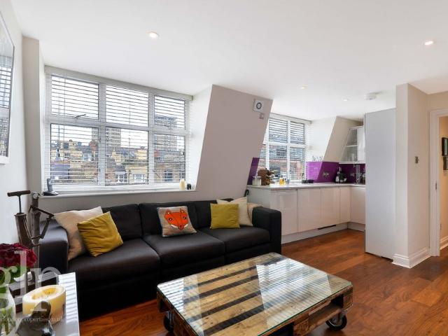 2 Bedroom Flat, Archer Street, W1D