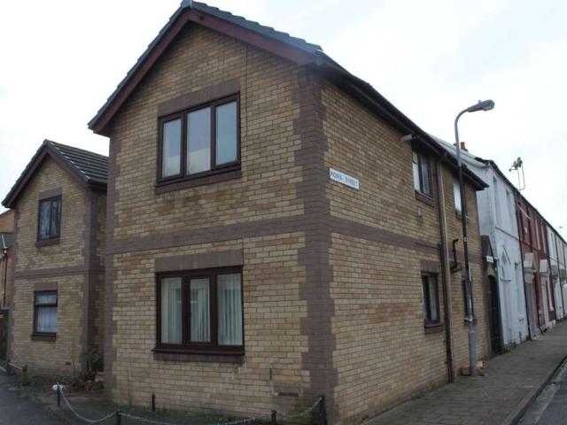 2 Bedroom Flat At Moira Court, Moira Street, Adamsdown, Cardiff CF24, 2 bed flat to rent, £1,050 pcm | PrimeLocation