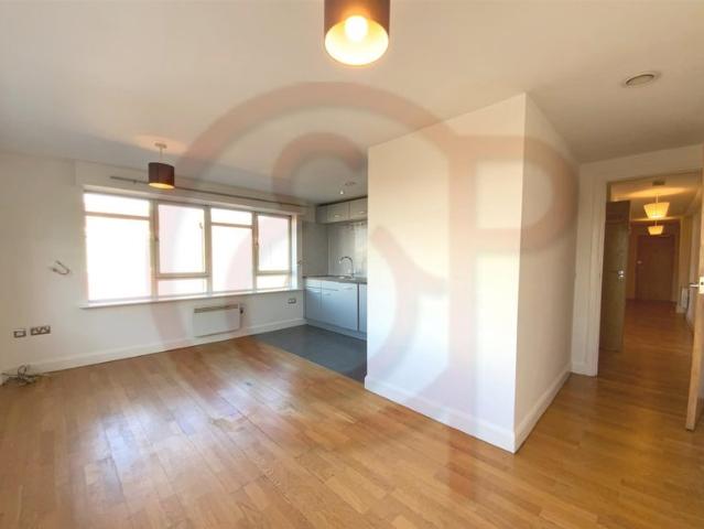2 Bedroom Flat, Ealing