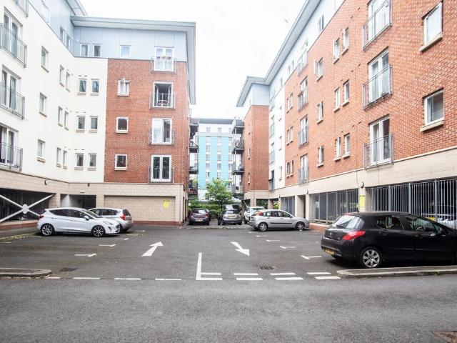 2 bedroom flat for sale