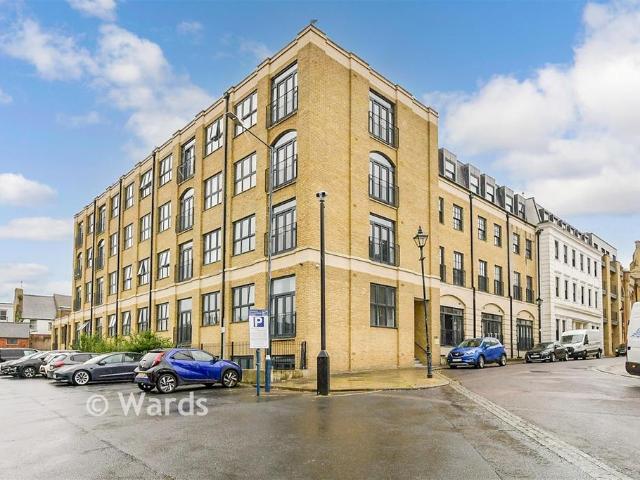 2 bedroom flat for sale