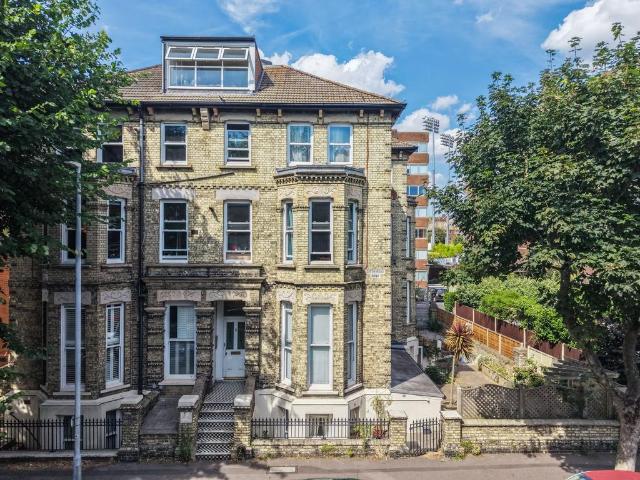 2 bedroom flat for sale