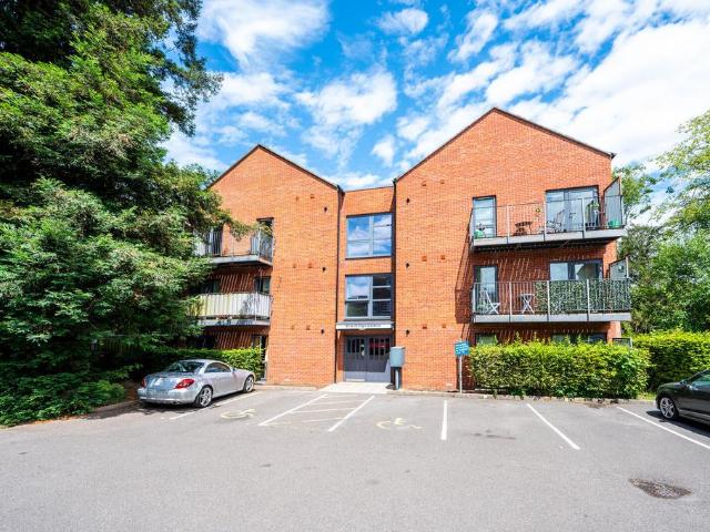 2 bedroom flat for sale