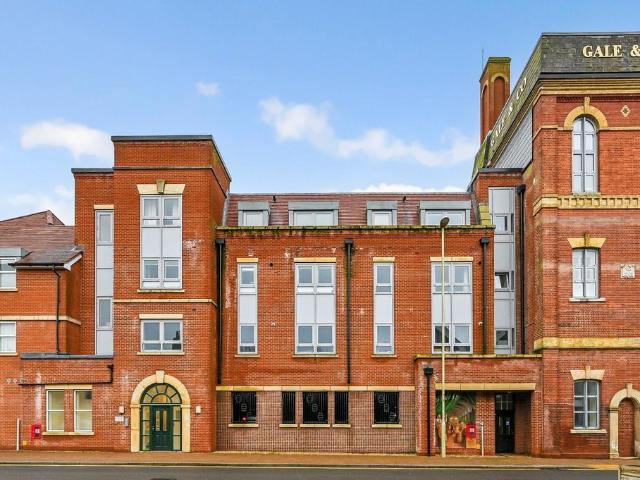 2 bedroom flat for sale