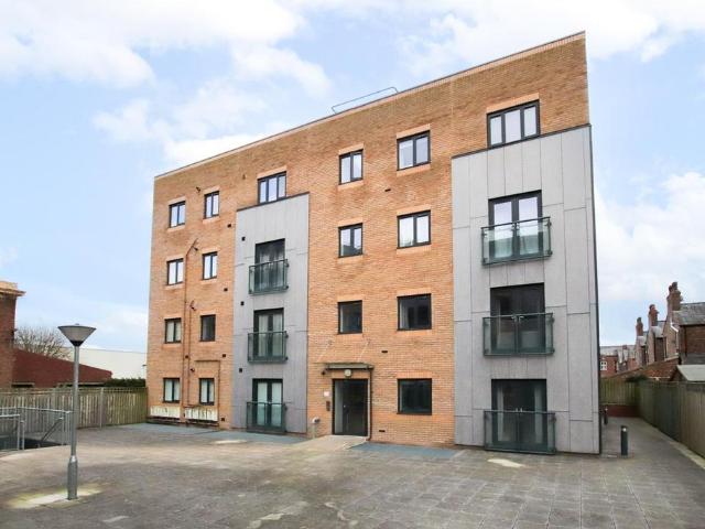2 bedroom flat for sale