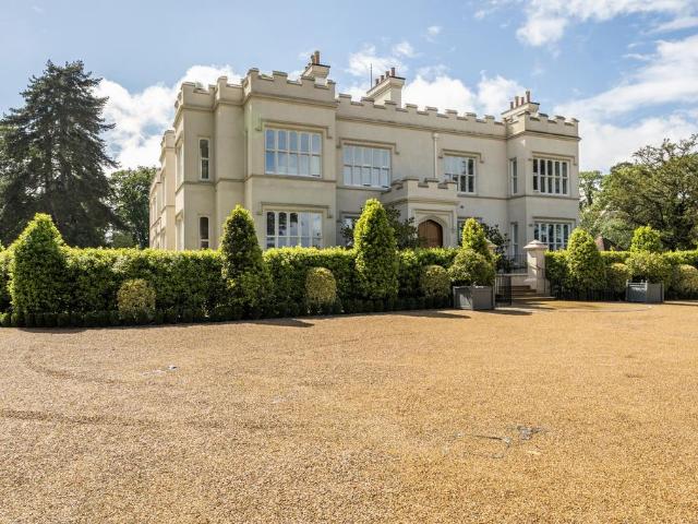 2 bedroom flat for sale