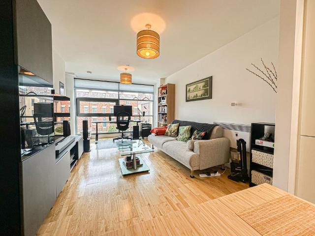 2 bedroom flat for sale