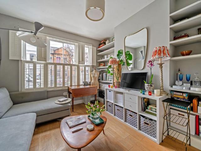 2 bedroom flat for sale