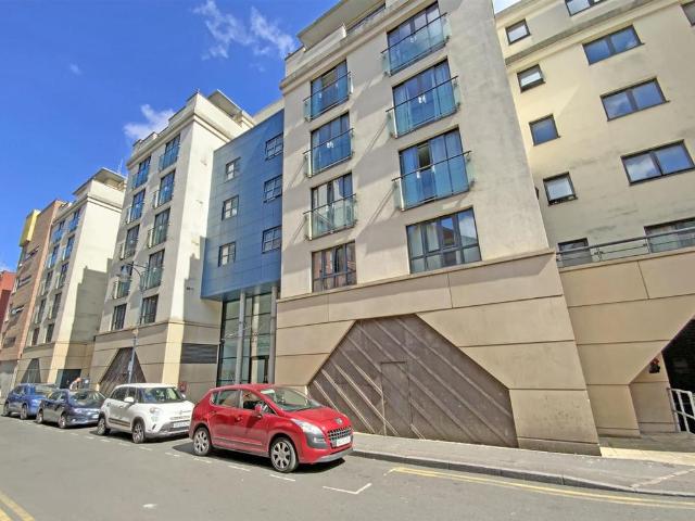 2 bedroom flat for sale