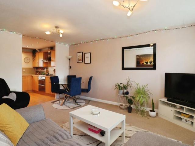2 bedroom flat for sale