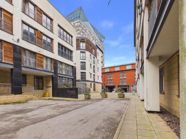 2 bedroom flat for sale