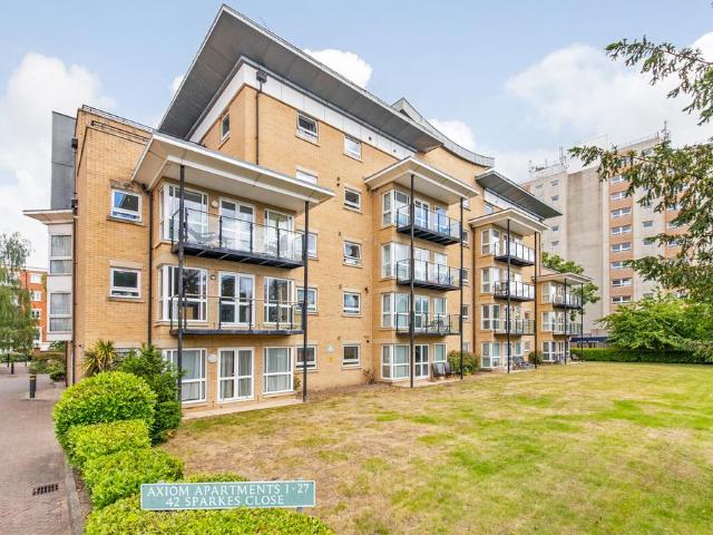 2 bedroom flat for sale
