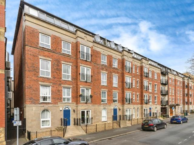 2 bedroom flat for sale