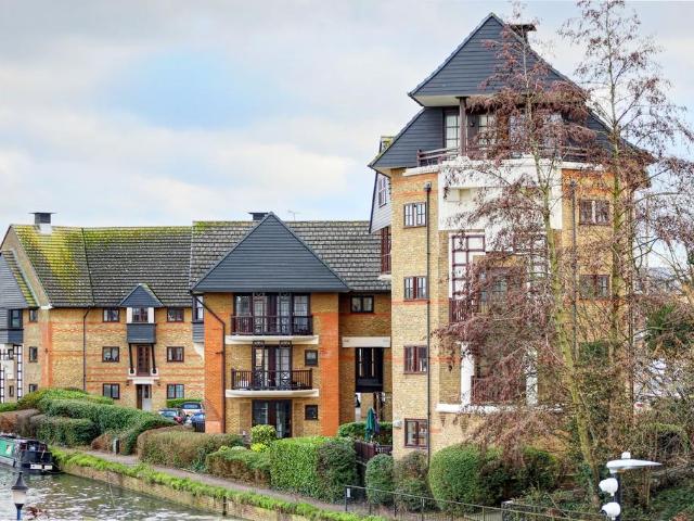 2 bedroom flat for sale