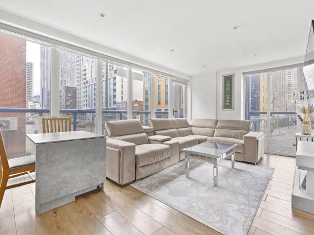 2 bedroom flat for sale