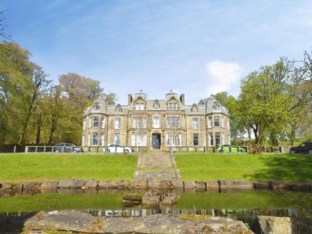 2 bedroom flat for sale
