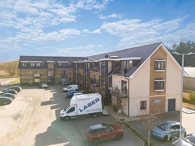 2 bedroom flat for sale