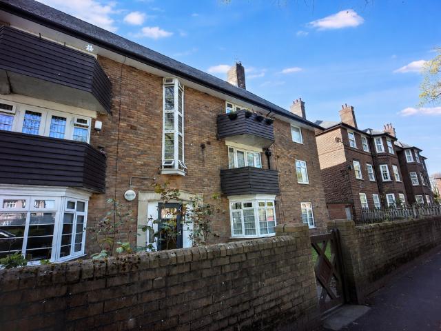 2 bedroom flat for sale