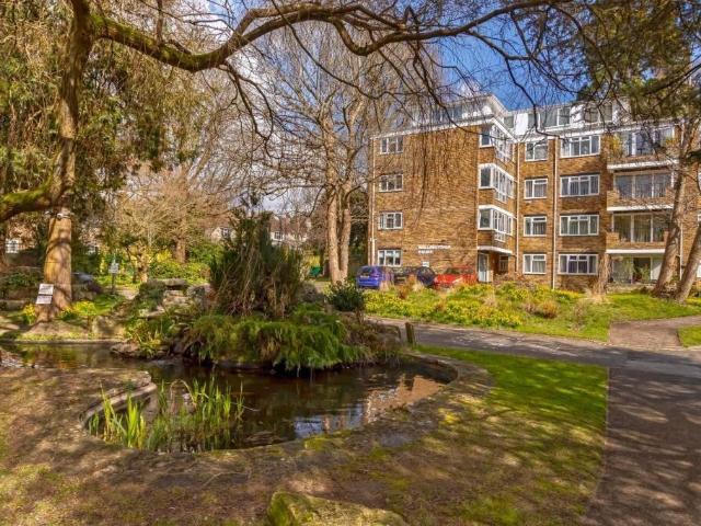 2 bedroom flat for sale