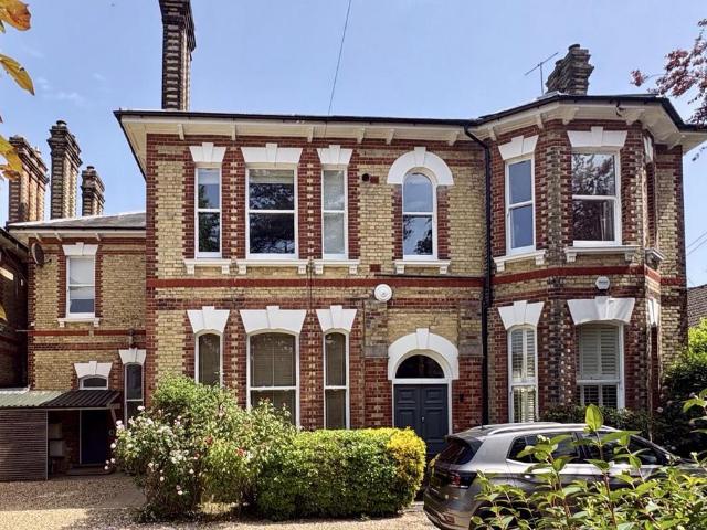 2 bedroom flat for sale