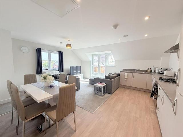 2 bedroom flat for sale