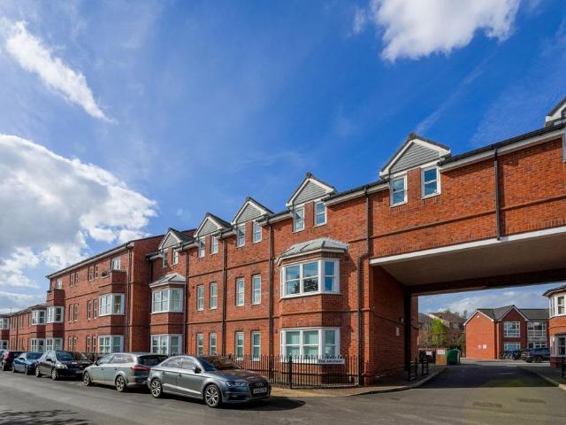 2 bedroom flat for sale