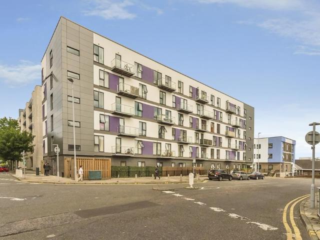 2 bedroom flat for sale