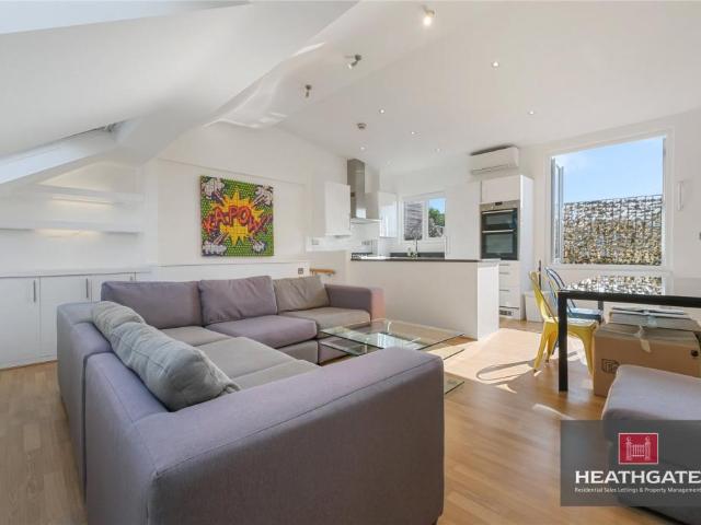 2 bedroom flat for sale