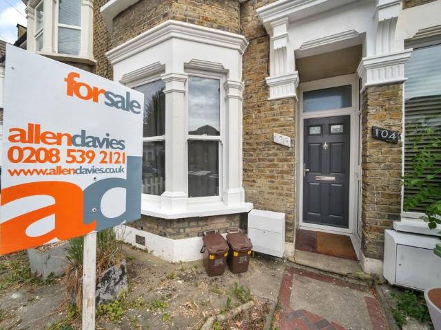 2 bedroom flat for sale