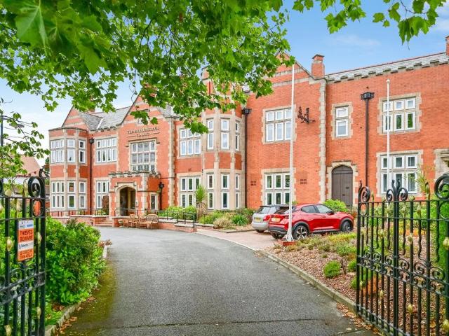 2 bedroom flat for sale
