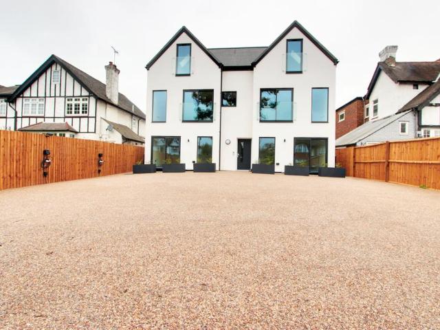 2 bedroom flat for sale