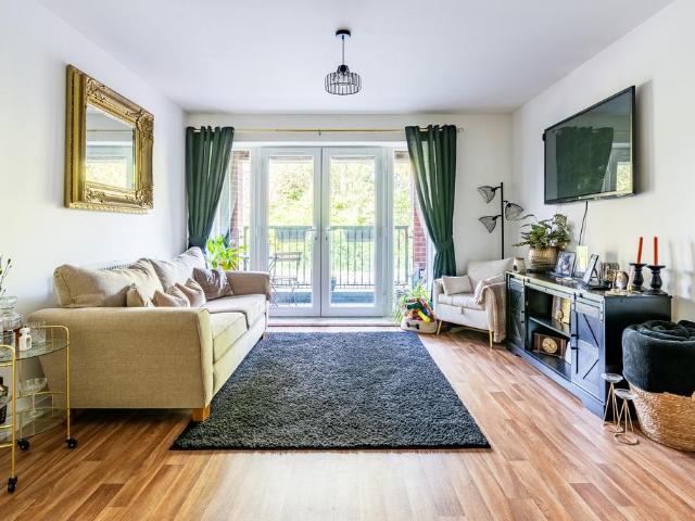 2 bedroom flat for sale